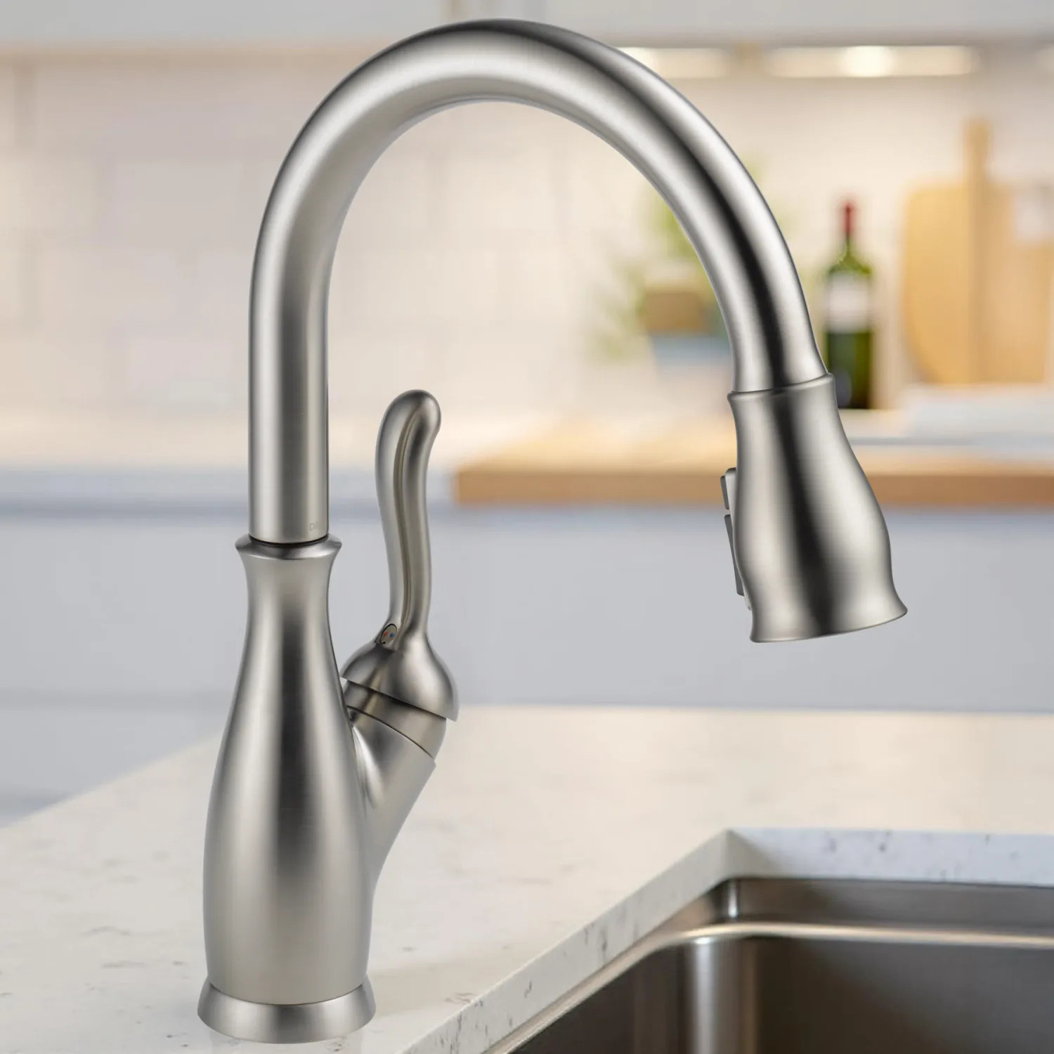 Delta Leland Pull-Down Kitchen Faucet, Single Handle, Shieldspray ...
