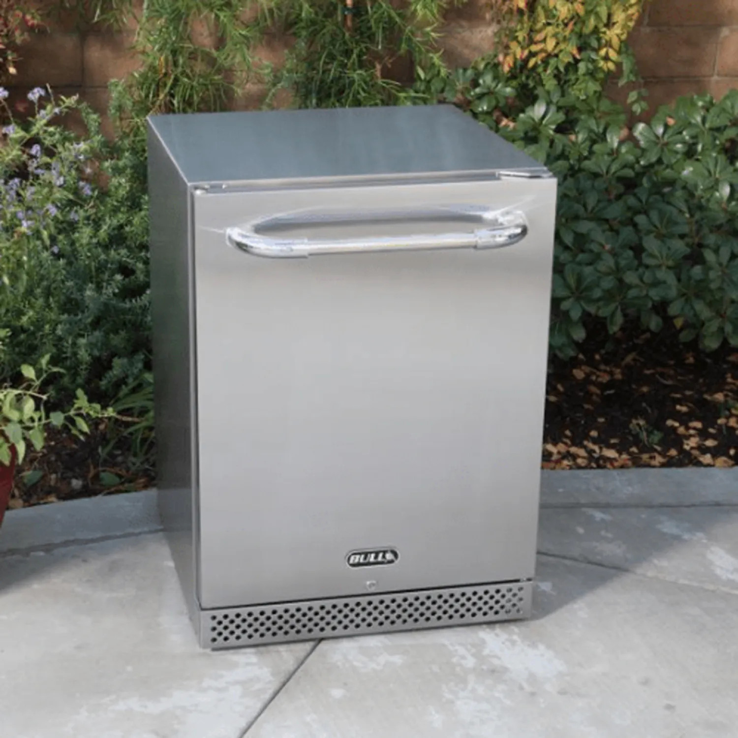 Bull Series II 4.9 Cu. Ft. Premium Outdoor Rated Fridge with Internal ...