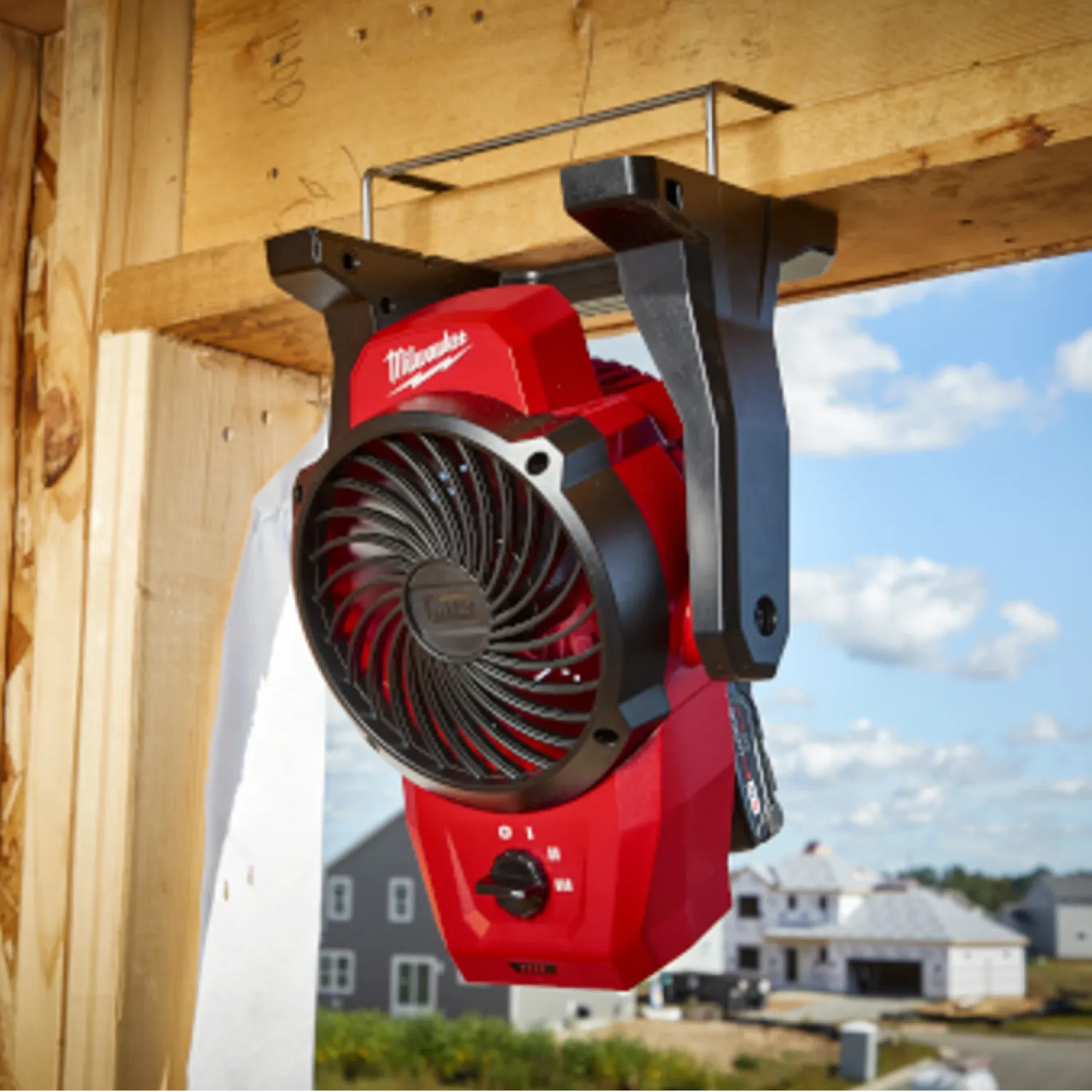 Milwaukee M12 Dual-Power Jobsite Fan with 3-Speed Settings, AC Adapter ...