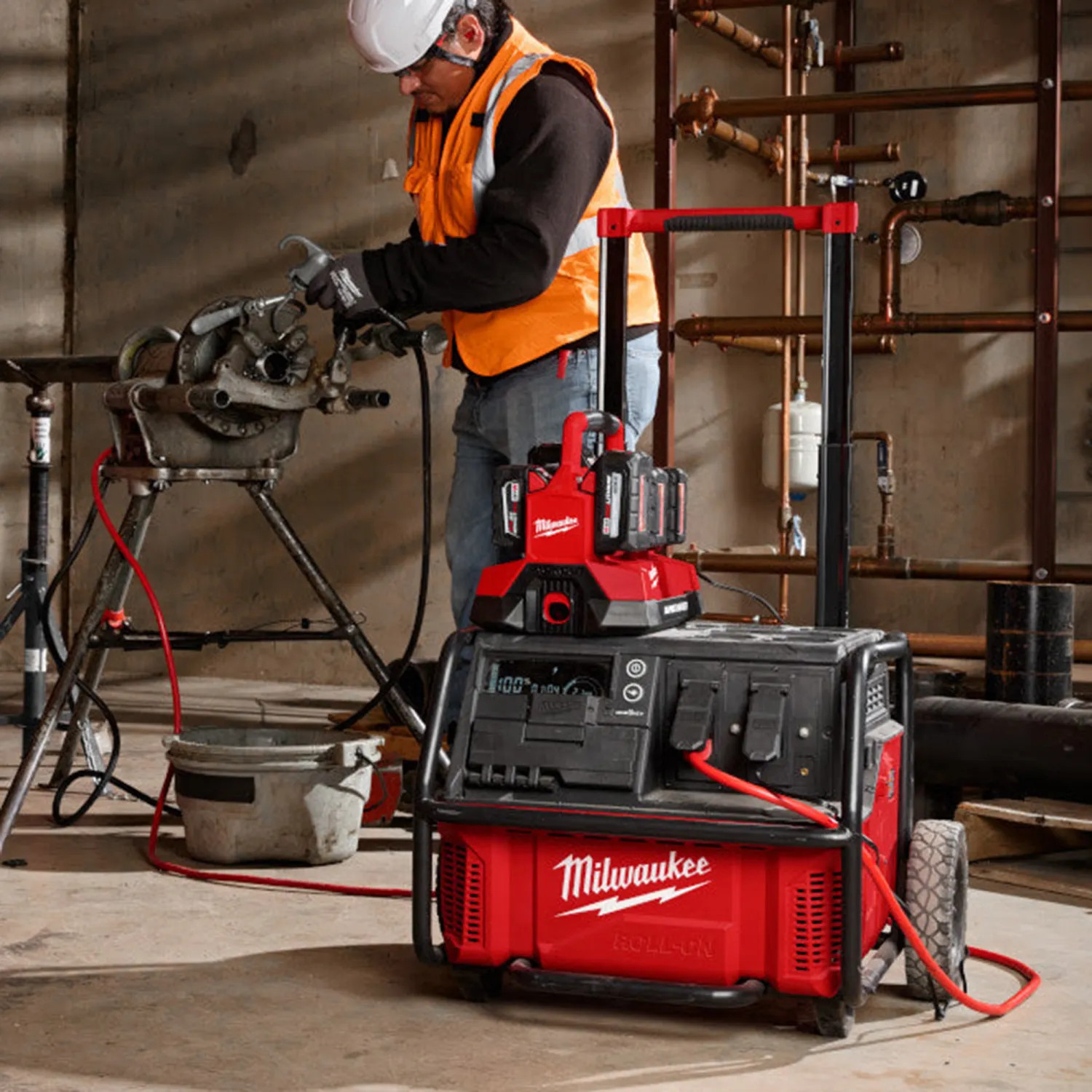 Milwaukee ROLL-ON 7200W/3600W 2.5kWh Power Supply, 120VAC (Receptacles ...
