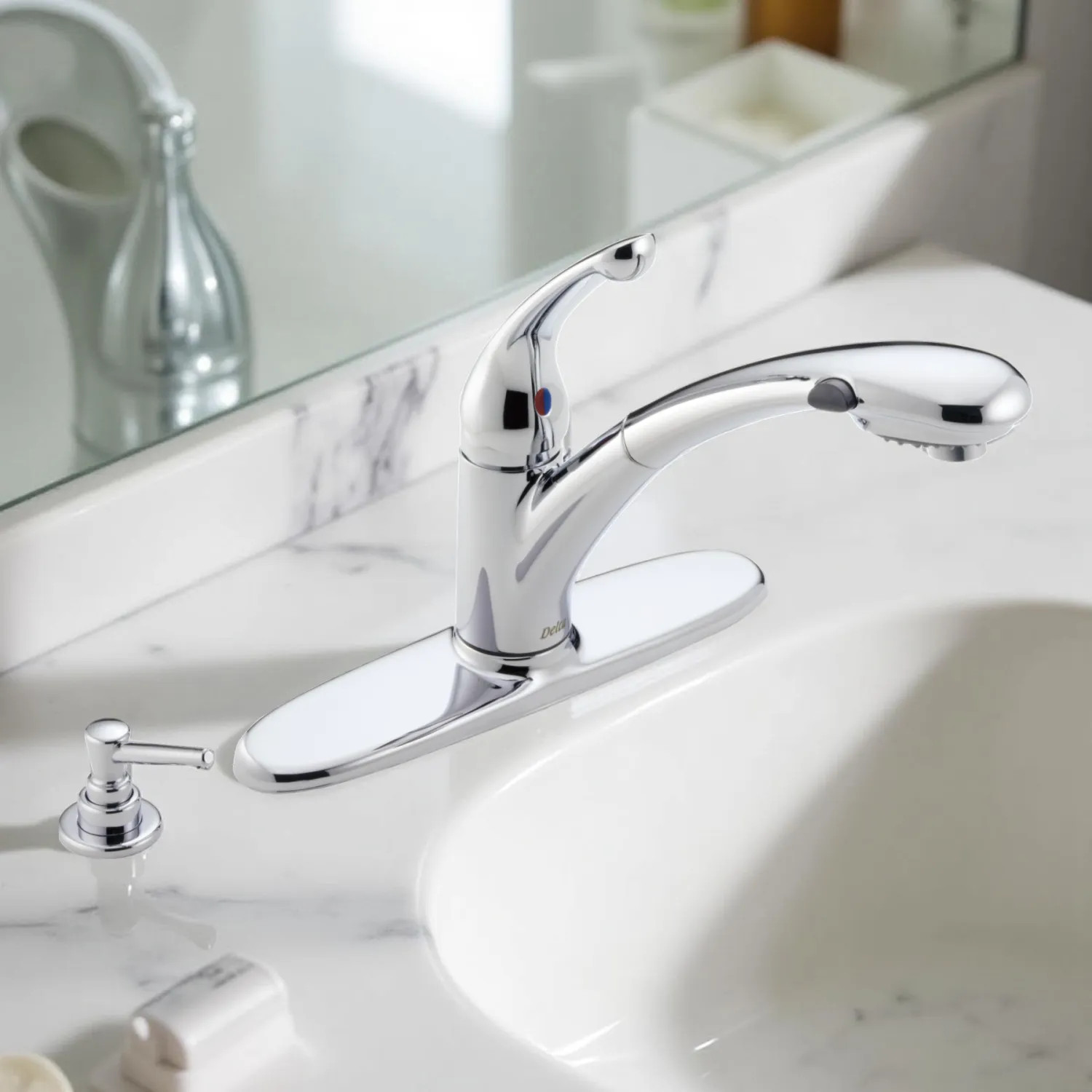 Delta Signature Single Handle Pull-Out Kitchen Faucet With Soap Holder ...