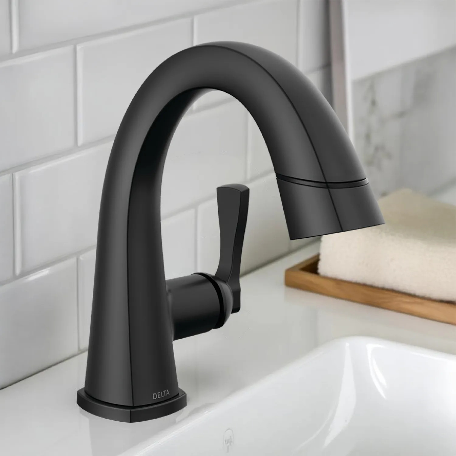 Delta Stryke Pull-Down Bathroom Faucet, Single Handle, DIAMOND Seal ...