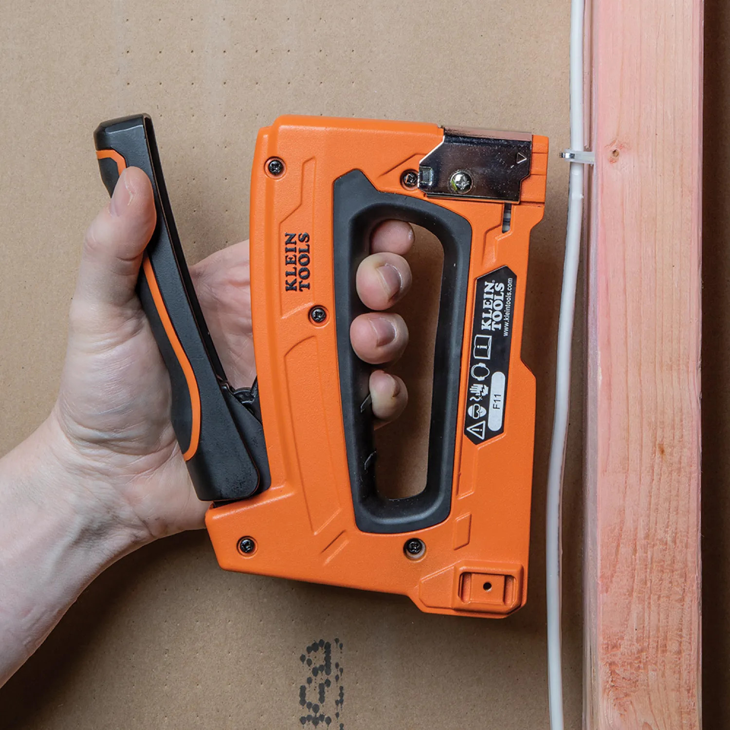 Klein Loose Cable Stapler, 20 to 30 Staple Capacity, Cast Aluminum ...