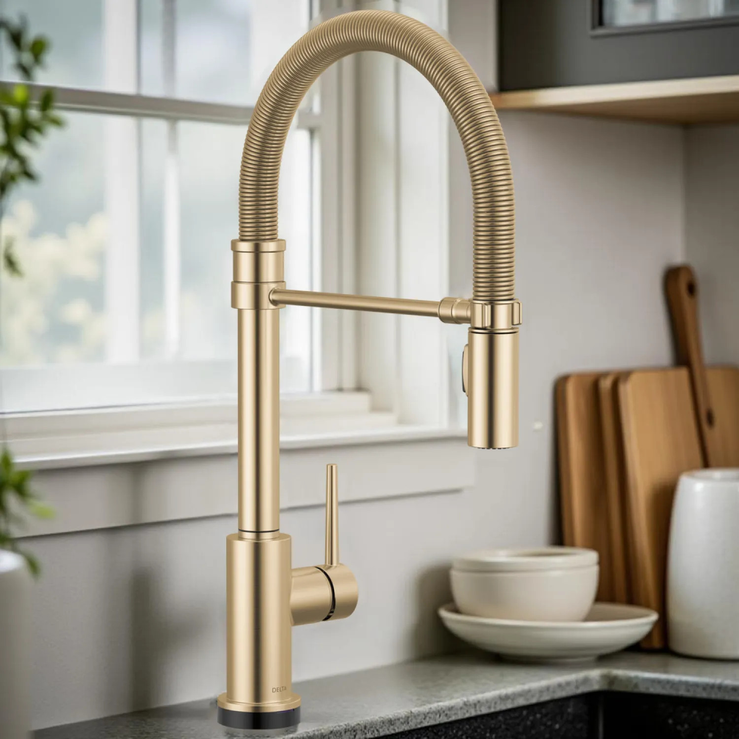 Delta Trinsic Pull-Down Single-Hole Kitchen Faucet with Touch2O ...